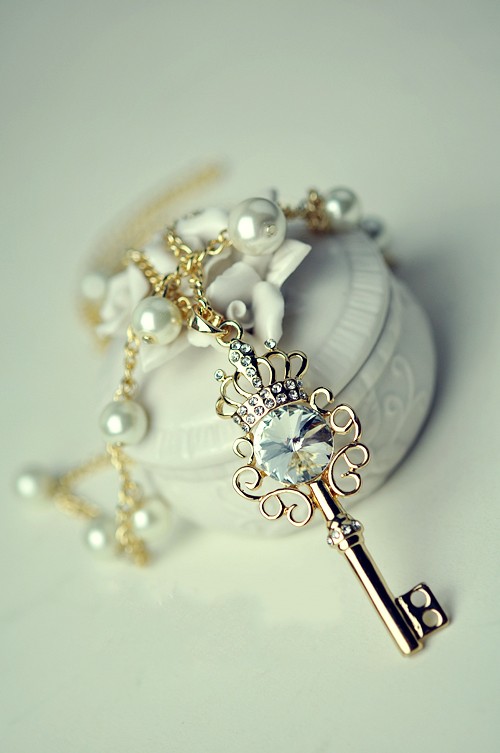 Vintage Crystal Key Style Necklace on Luulla