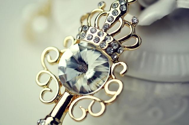 Vintage Crystal Key Style Necklace on Luulla