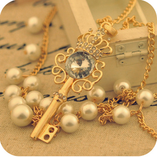 Vintage Crystal Key Style Necklace on Luulla